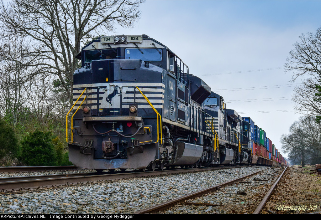 NS 1134 waiting for a green signal